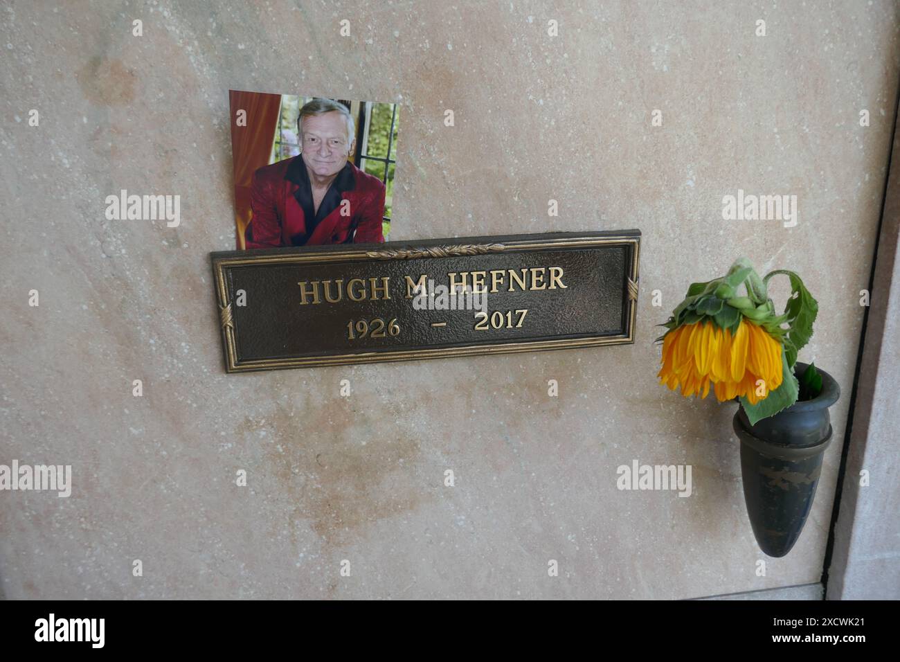 Los Angeles, California, USA 18th June 2024 Hugh Hefner Grave at Pierce Brothers Westwood ...