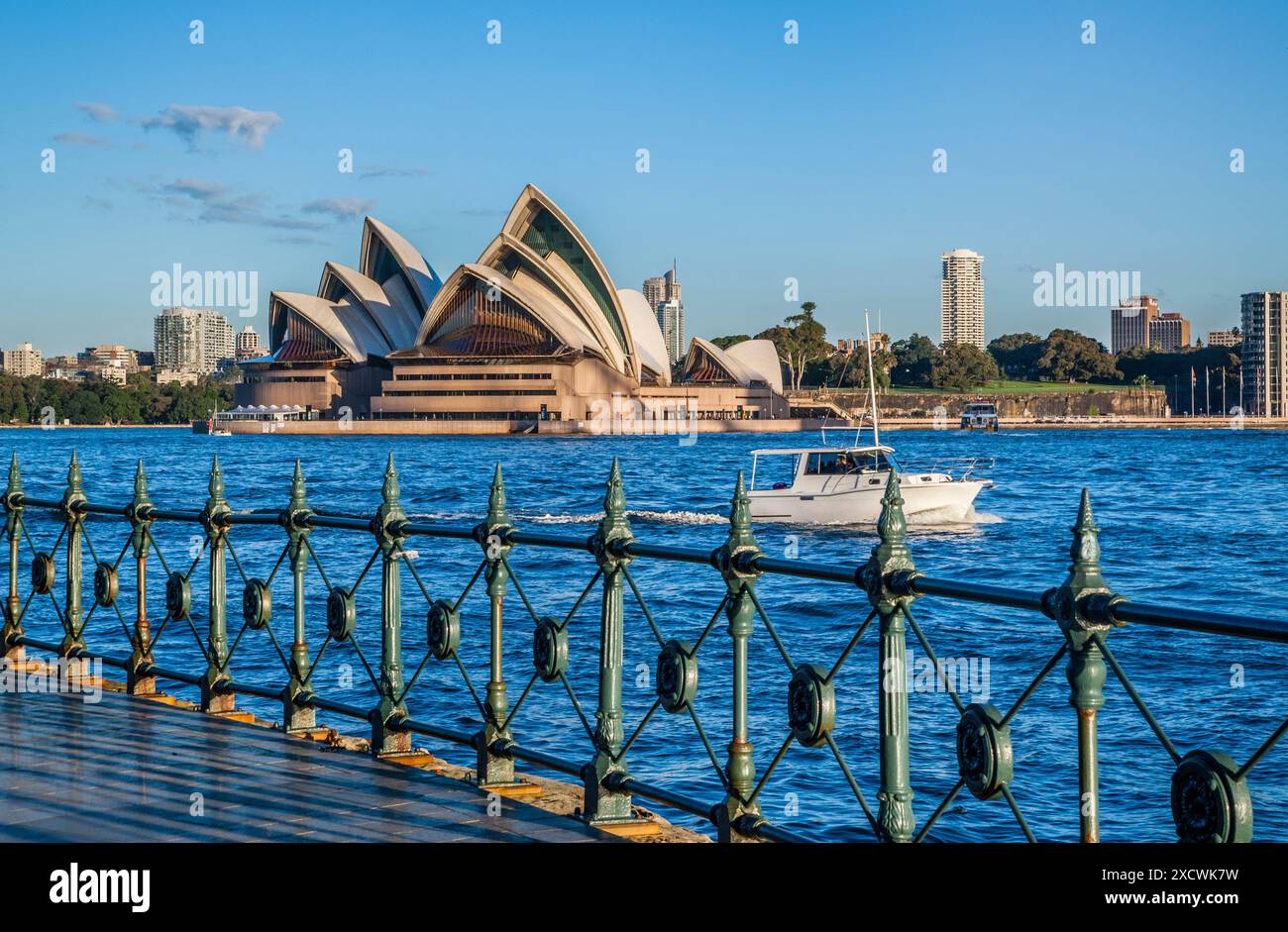 Sydney Harbour, view o the Sydney Opera House from Milsons Point, New ...