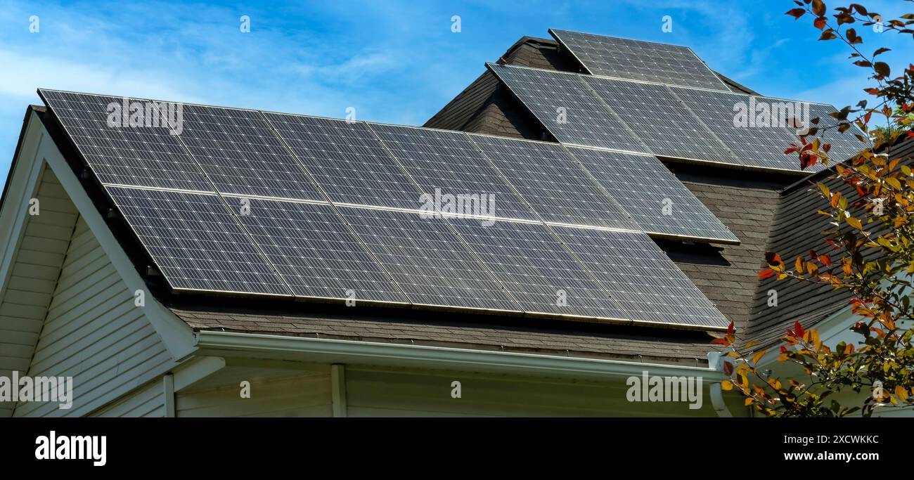 Pitched roof installation hi-res stock photography and images - Alamy