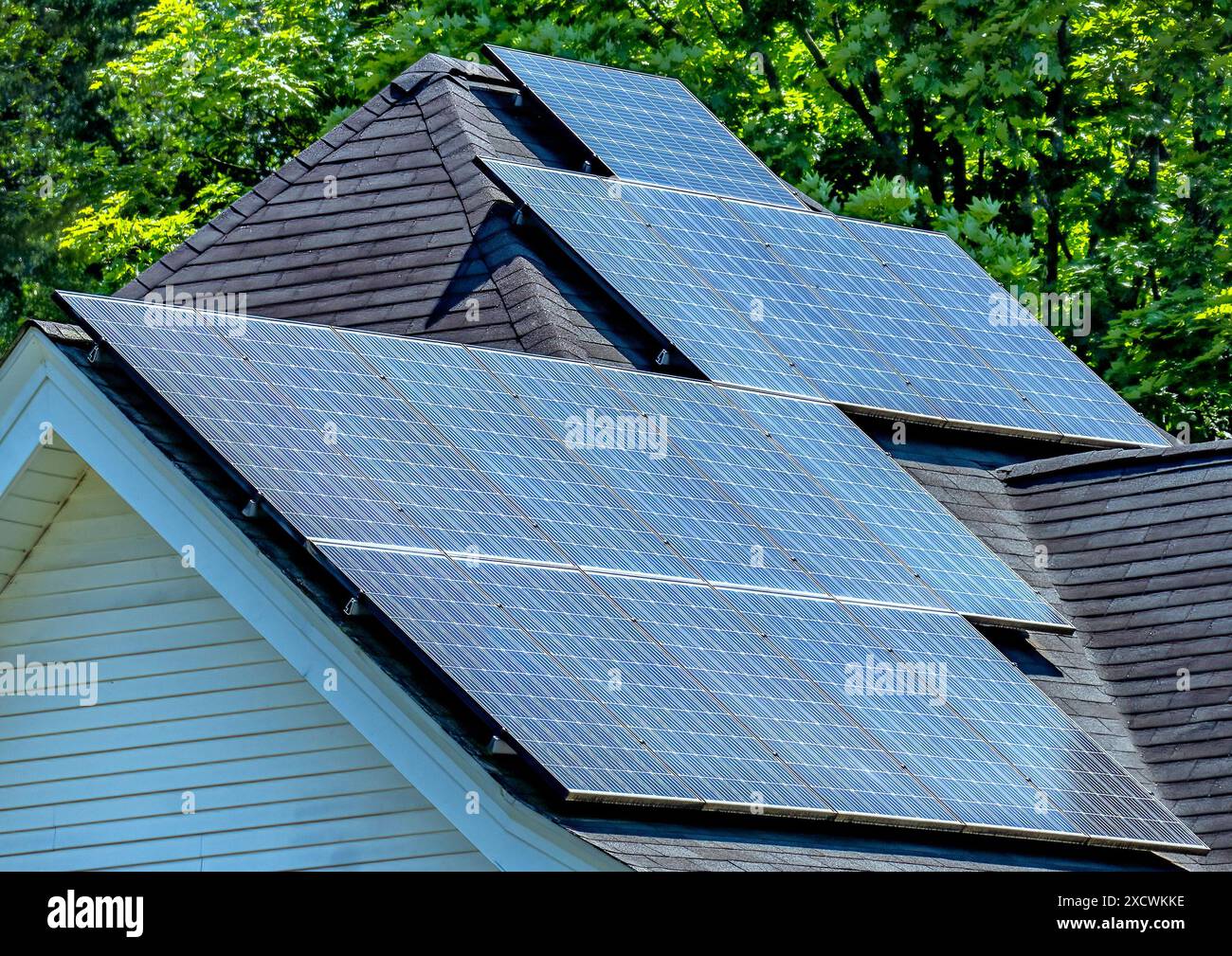 Pitched roof installation hi-res stock photography and images - Alamy