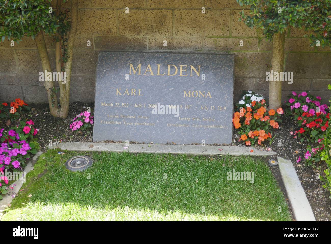 Los Angeles, California, USA 18th June 2024 Actor Karl Malden Grave at ...