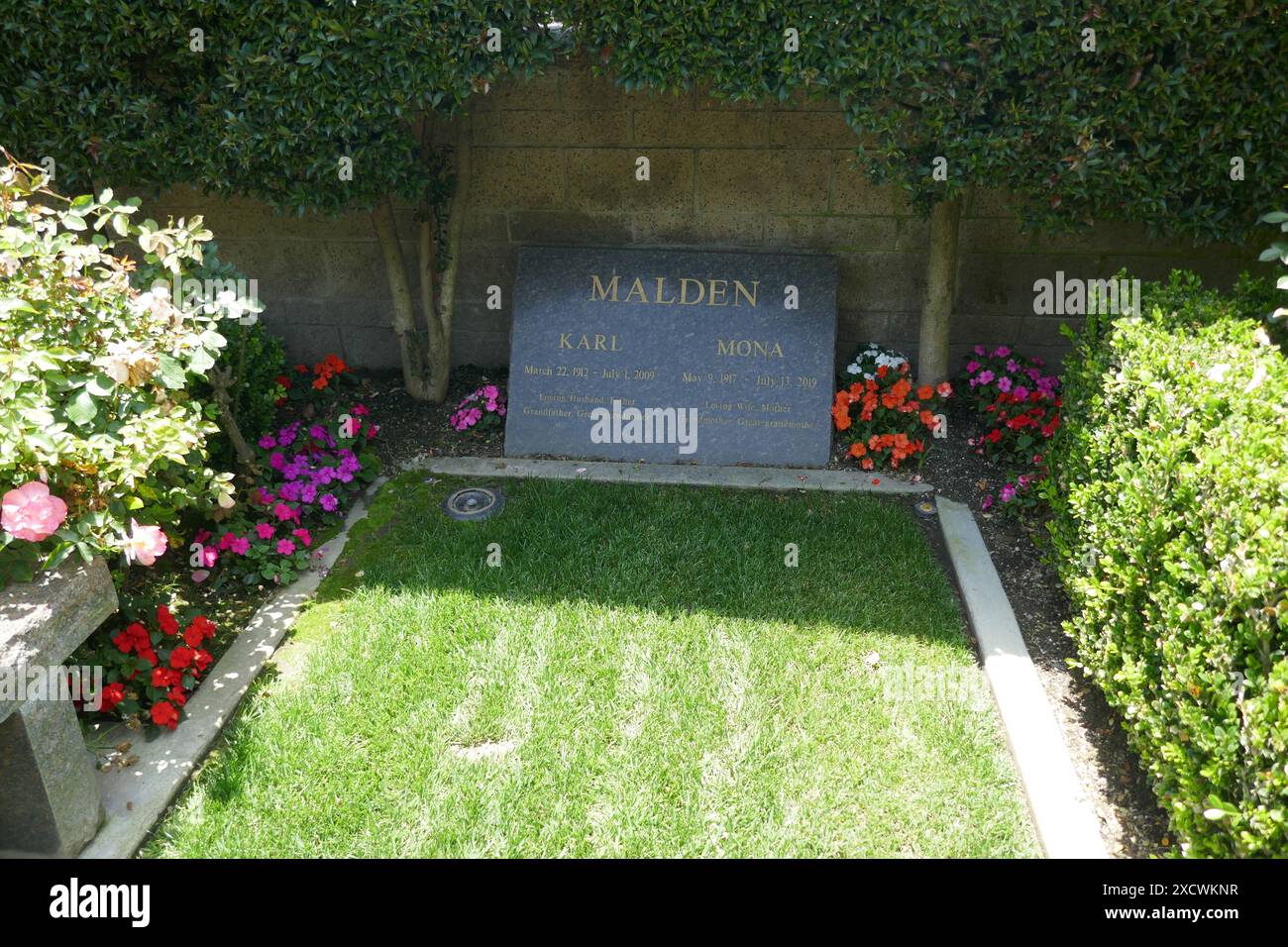 Los Angeles, California, USA 18th June 2024 Actor Karl Malden Grave at ...