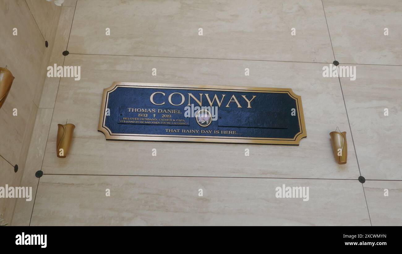 Los Angeles, California, USA 18th June 2024 Comedian Tim Conway Grave ...