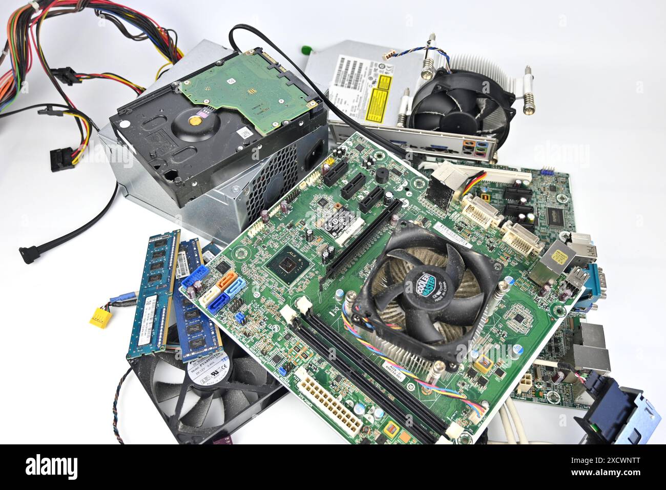 Scrap computer parts hi-res stock photography and images - Alamy