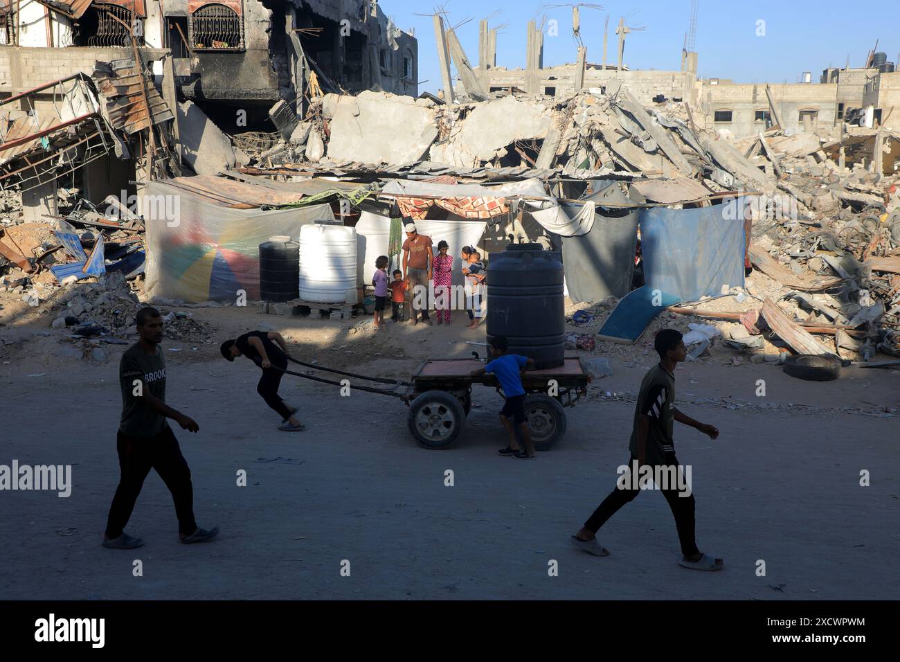 (240619) -- GAZA, June 19, 2024 (Xinhua) -- The tent of Emad Abu Hamad ...