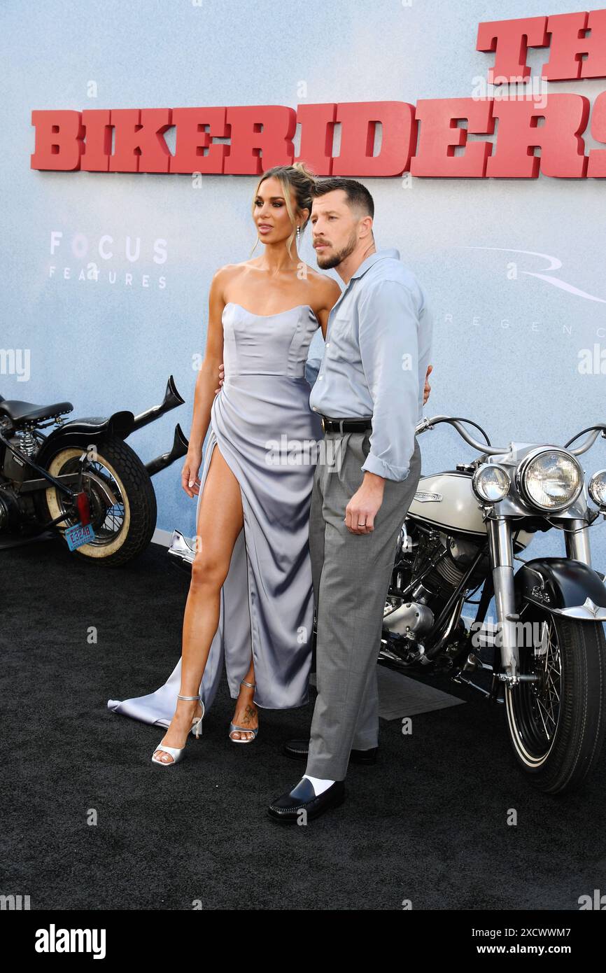 HOLLYWOOD, CALIFORNIA - JUNE 17: (L-R) Lucy Knapp and Beau Knapp attend ...