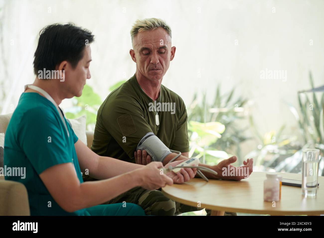 Medical exam army hi-res stock photography and images - Alamy