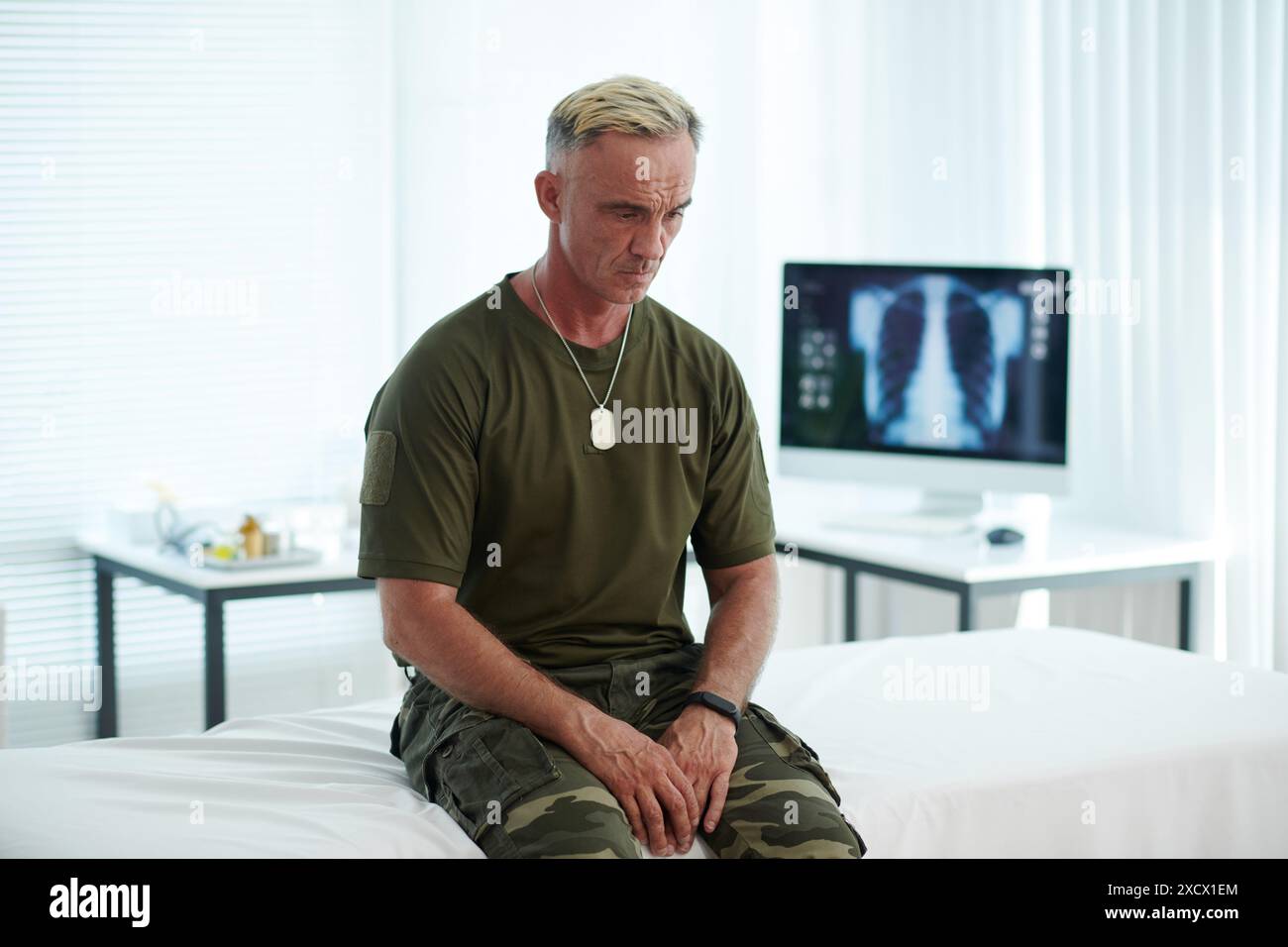 Soldier patient hi-res stock photography and images - Alamy