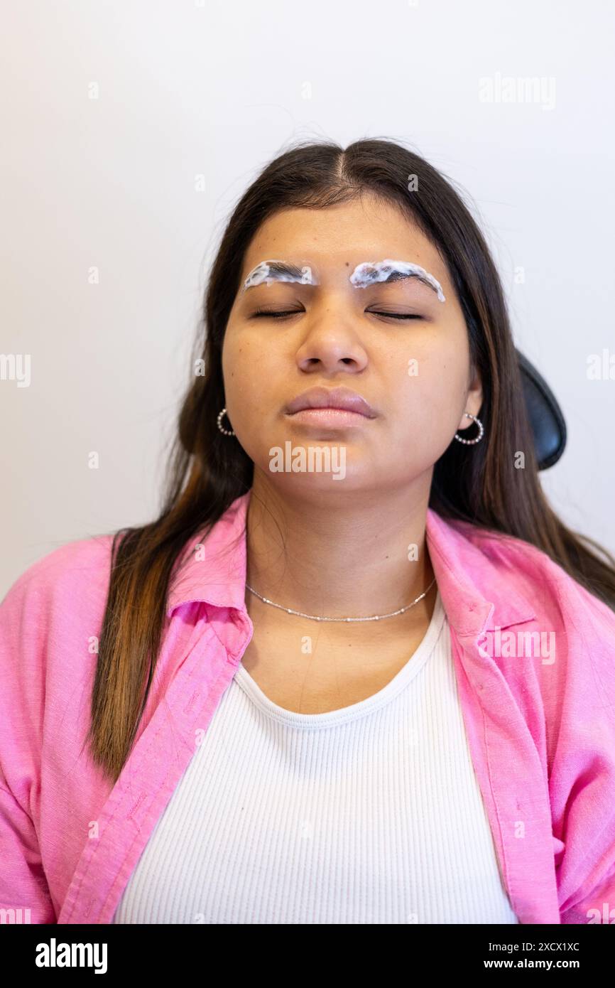 Brow shape hi-res stock photography and images - Alamy