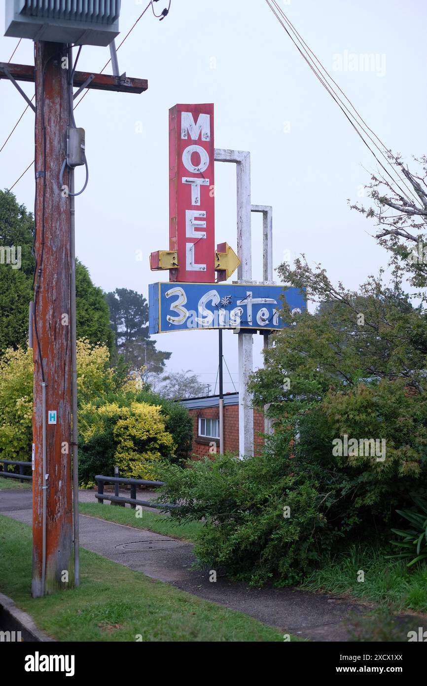 The 3 Sisters Motel neon sign in Katoomba in the Blue Mountains on ...