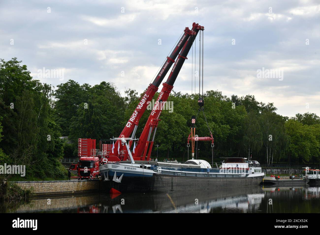 Ein Hochdruck-Gasabscheider, den die Firma Leffer i8n Dudweiler gebaut hat, wird am Dienstag 18. ...