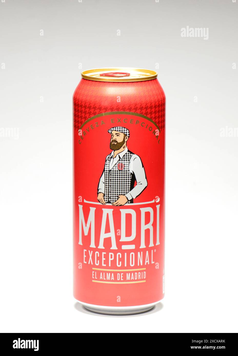 Madri excepcional Spanish Cerveza beer red label can on white Stock ...