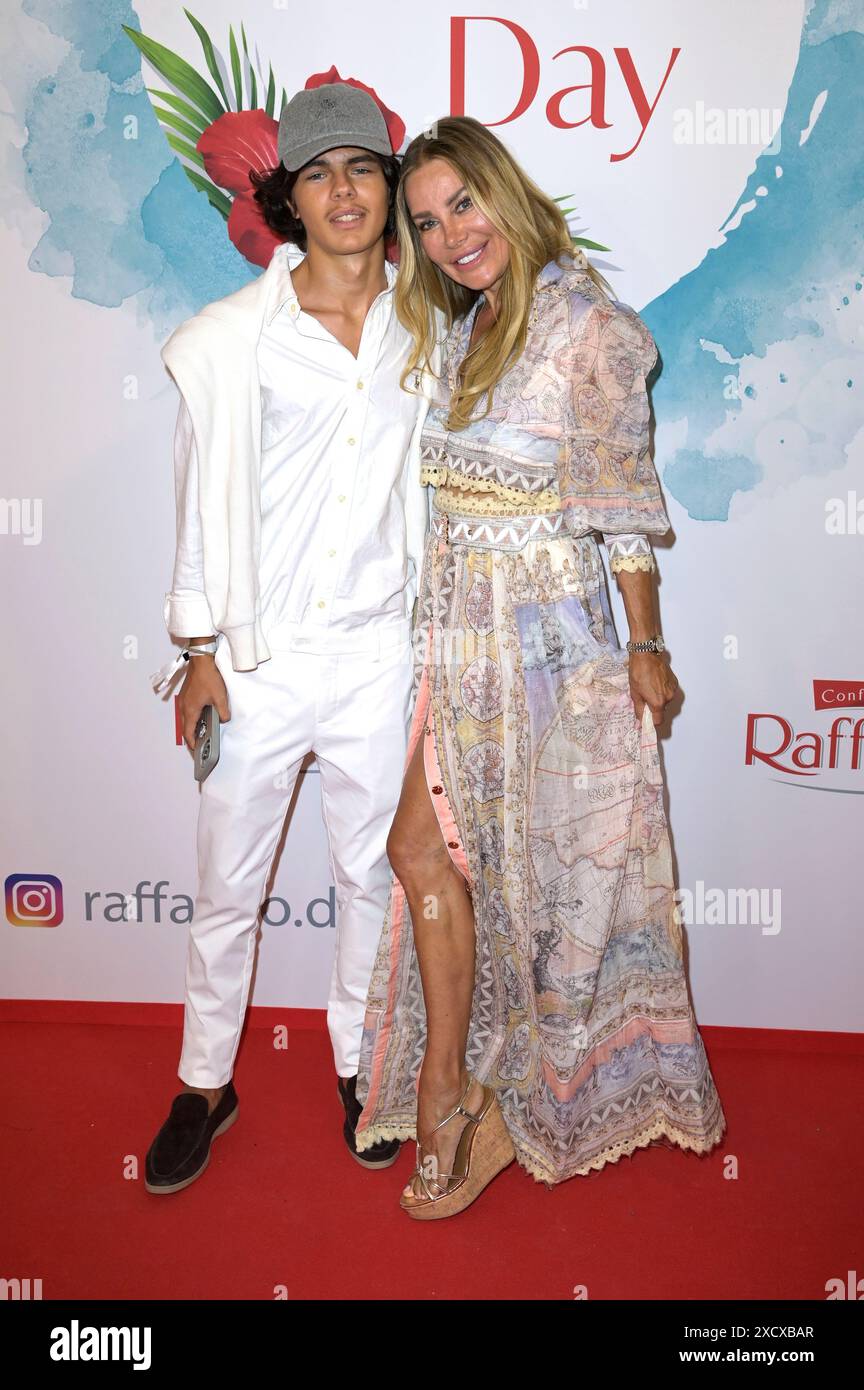 Xenia Seeberg mit Sohn Philip-Elias Martinek beim Raffaello Summer Day ...