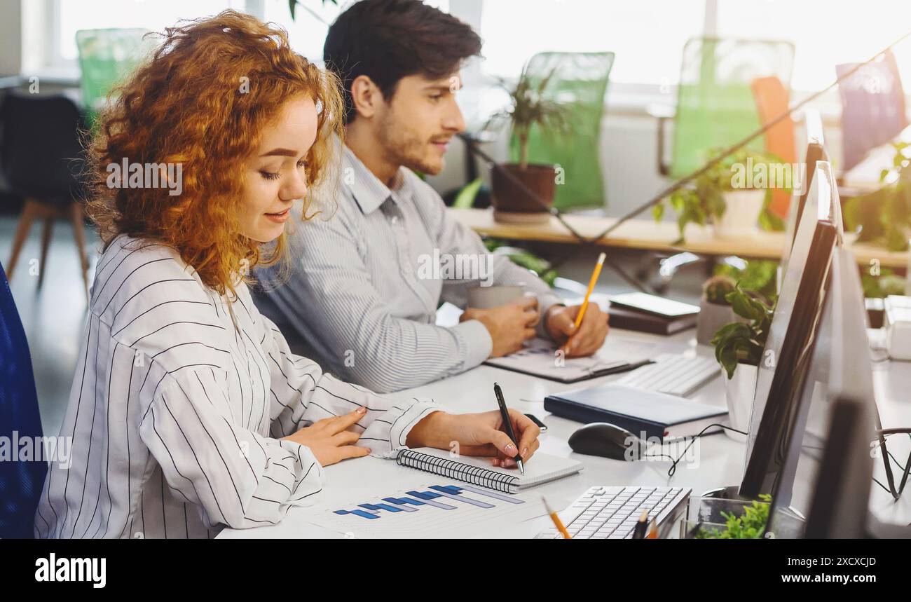 Sitting computer man woman hi-res stock photography and images - Alamy
