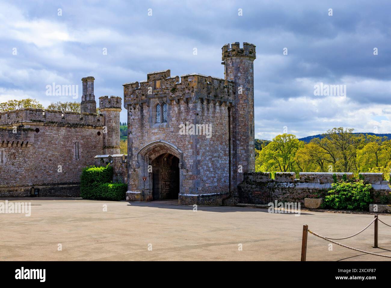 Courtyard medieval estate in hi-res stock photography and images - Alamy