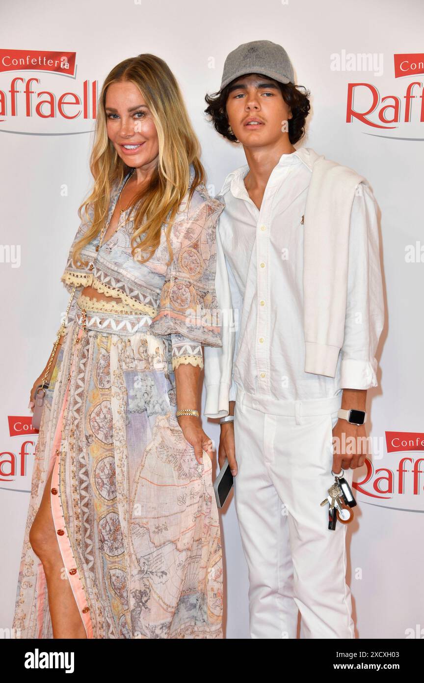Xenia Seeberg mit Sohn Philip-Elias Martinek beim Raffaello Summer Day ...