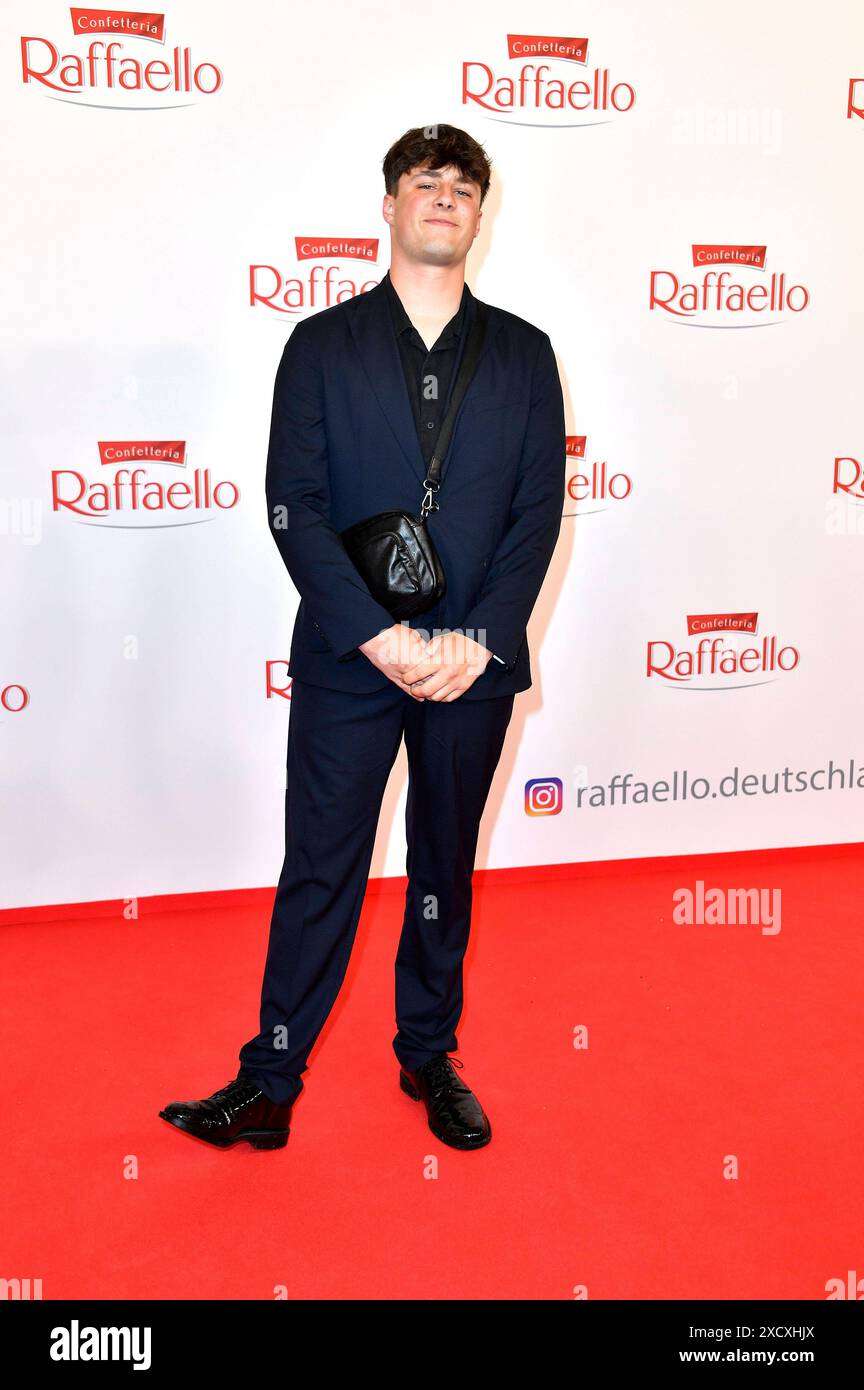 Lukas Leonhardt beim Raffaello Summer Day 2024 in der Orangerie Schloss ...