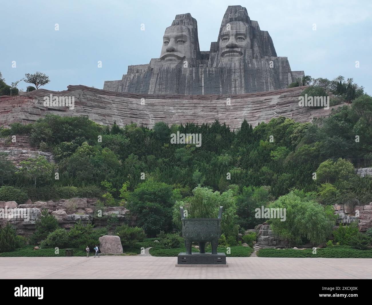 Yan and huang statue hi-res stock photography and images - Alamy