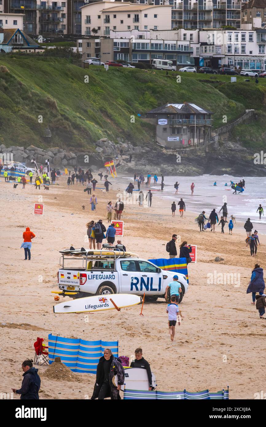 Holidaymakers on a busy Fistral Beach in Newquay in Cornwall in the UK ...