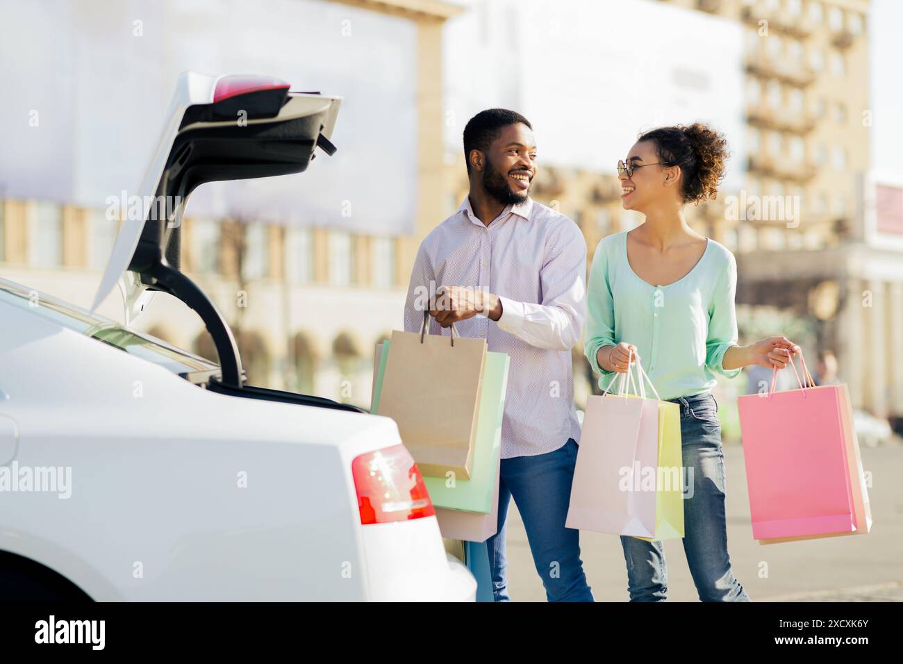 Happy couple loading bags hi-res stock photography and images - Alamy