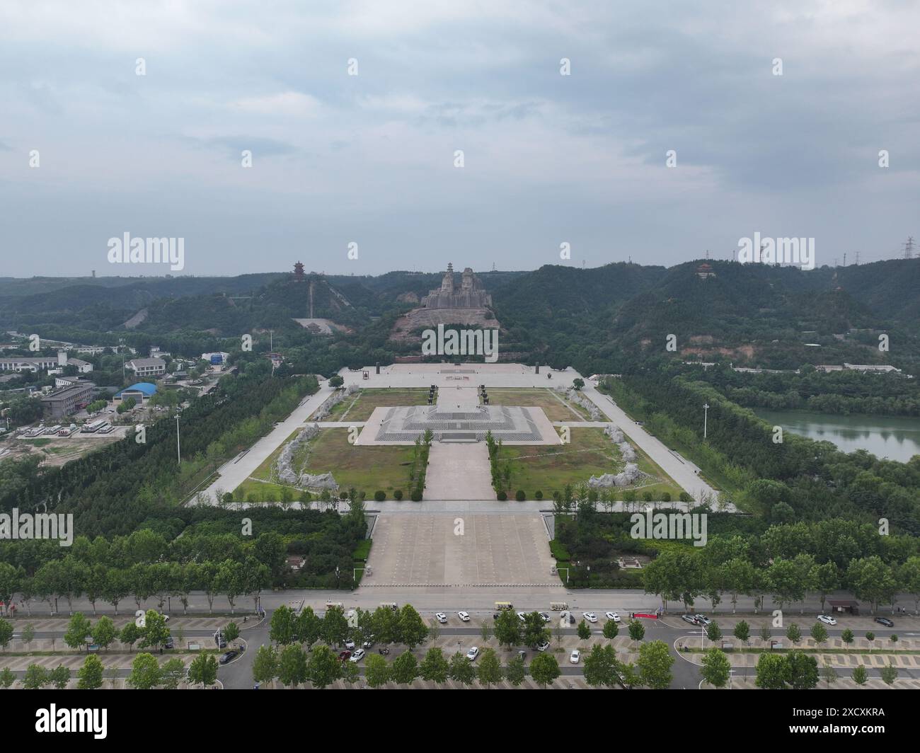 ZHENGZHOU, CHINA - JUNE 16, 2024 - A giant statue of Emperor Yan and ...