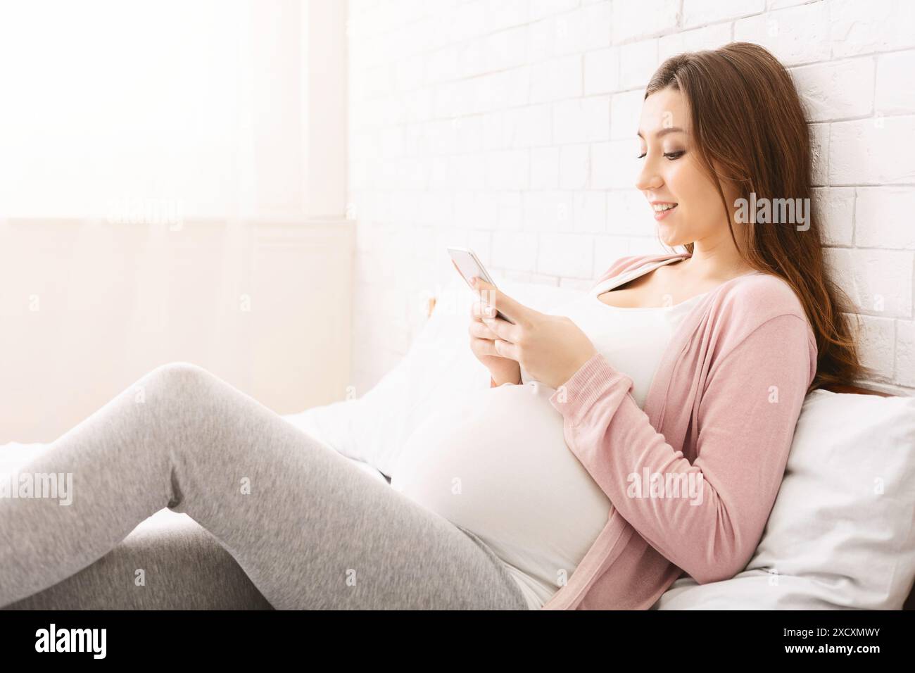 Happy pregnant woman setting hi-res stock photography and images - Alamy