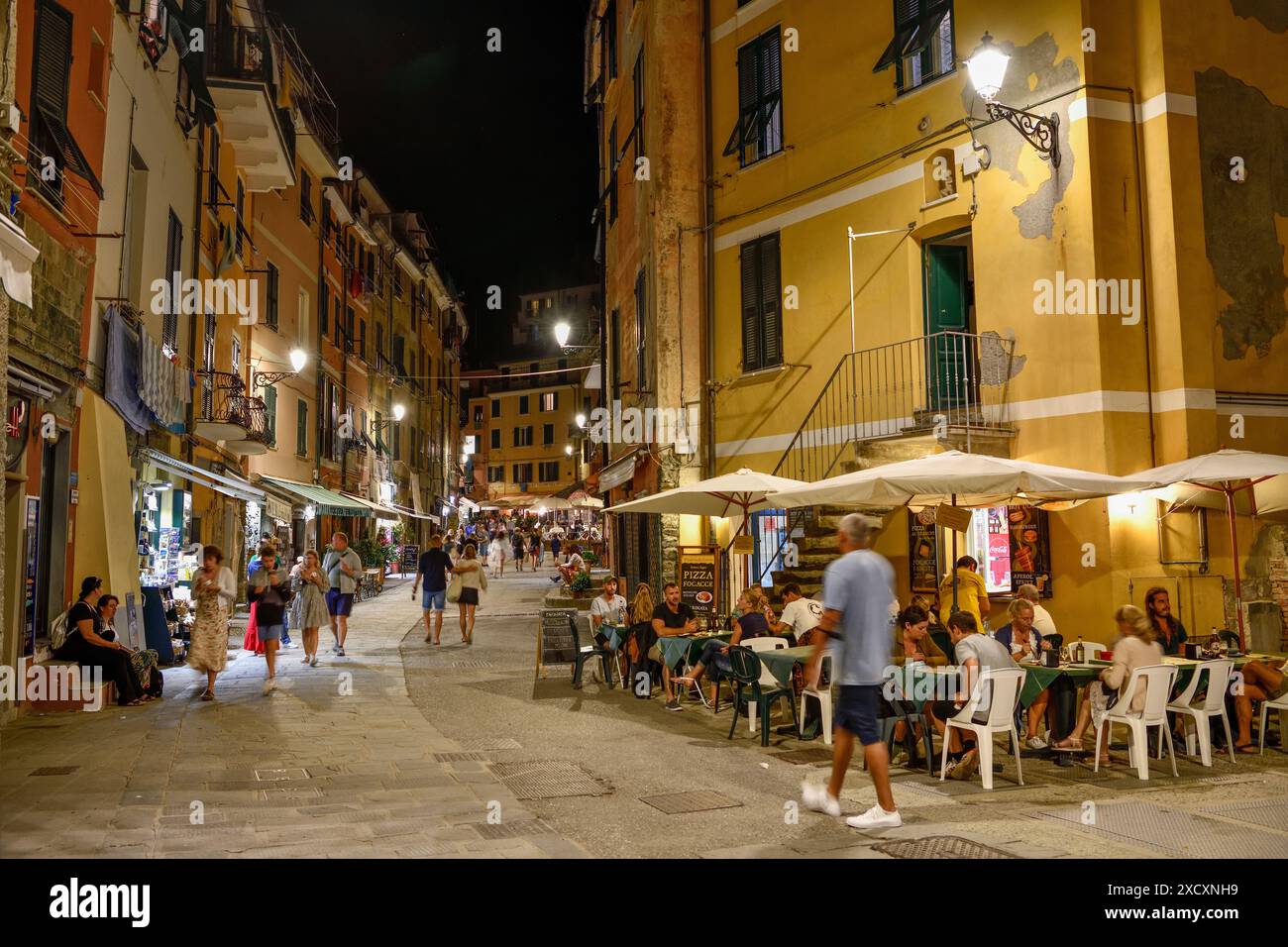 geography / travel, Italy, Liguria, street scene in the old town, night ...