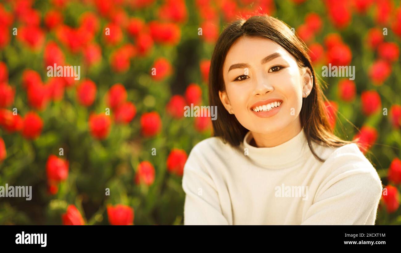 Woman standing in front of sea hi-res stock photography and images - Alamy