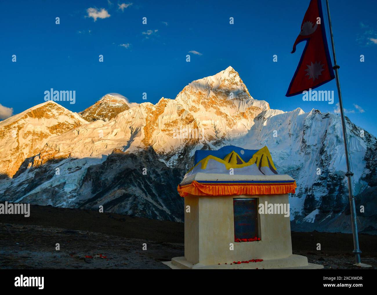 Waving nepalese flag mount everest hi-res stock photography and images ...