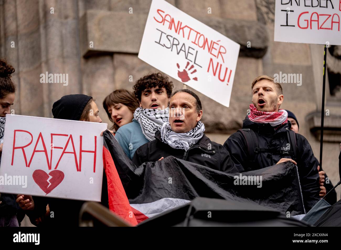 Pro-Palestinian protesters block the entrance to Christiansborg and are ...