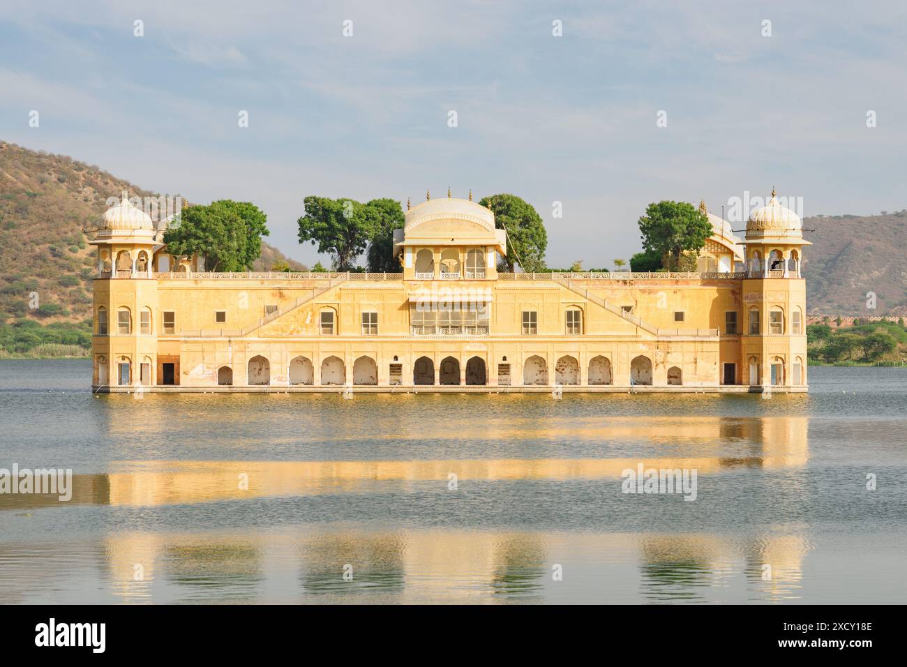 Awesome view of Jal Mahal (Water Palace) in the middle of the Man Sagar ...