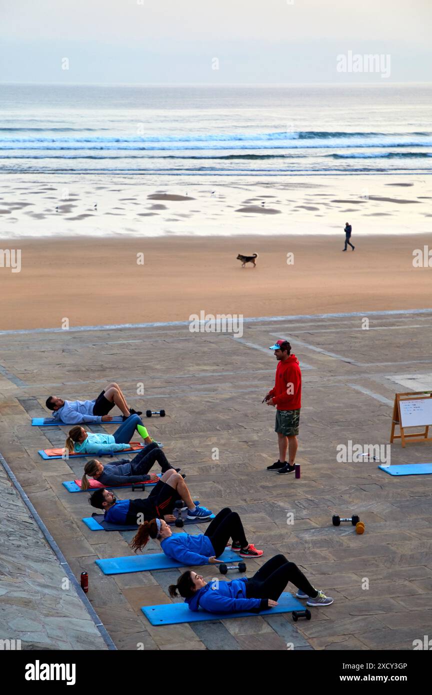 Gymnastics at sunrise on the beach hi-res stock photography and images ...