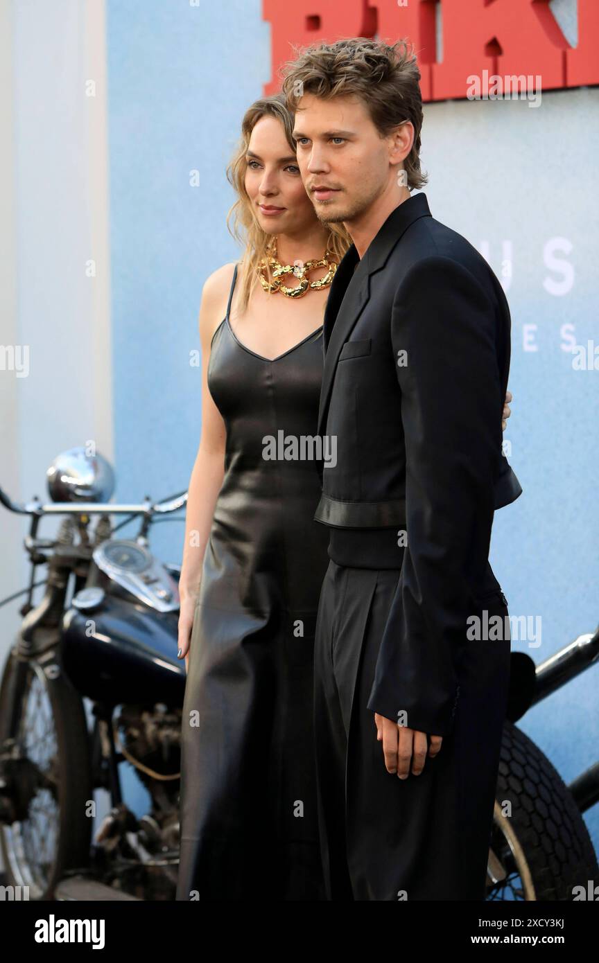 Jodie comer and premiere hi-res stock photography and images - Alamy