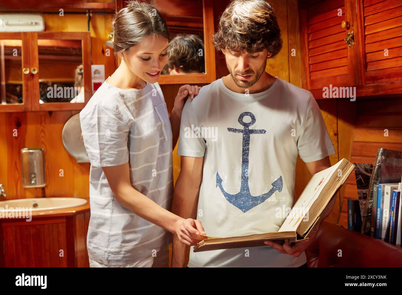 Couple sailboat sailing ship hi-res stock photography and images - Alamy