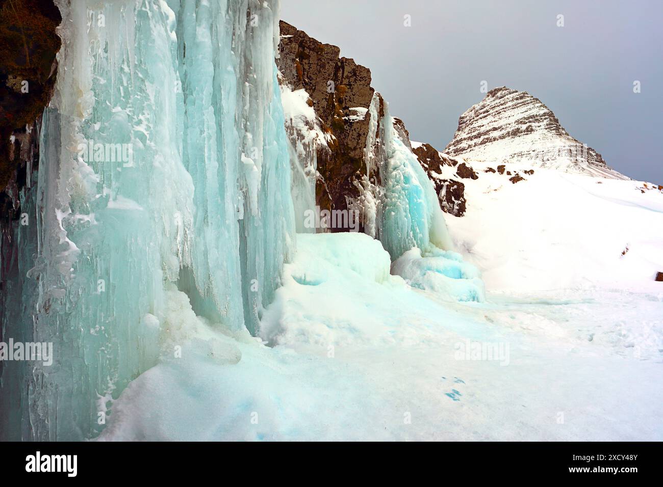 Iced kirkjufellsfoss cascade and kirkjufell mount hi-res stock ...