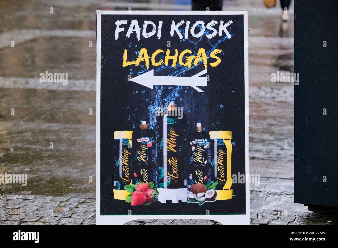 Düsseldorf 18.06.2024 Distickstoffmonoxid Trivialname Lachgas farbloses ...