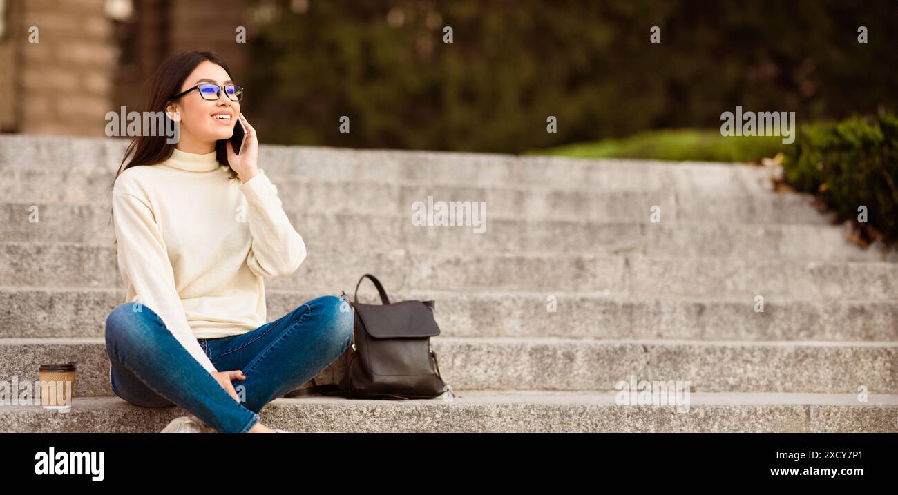 Public steps talking hi-res stock photography and images - Alamy
