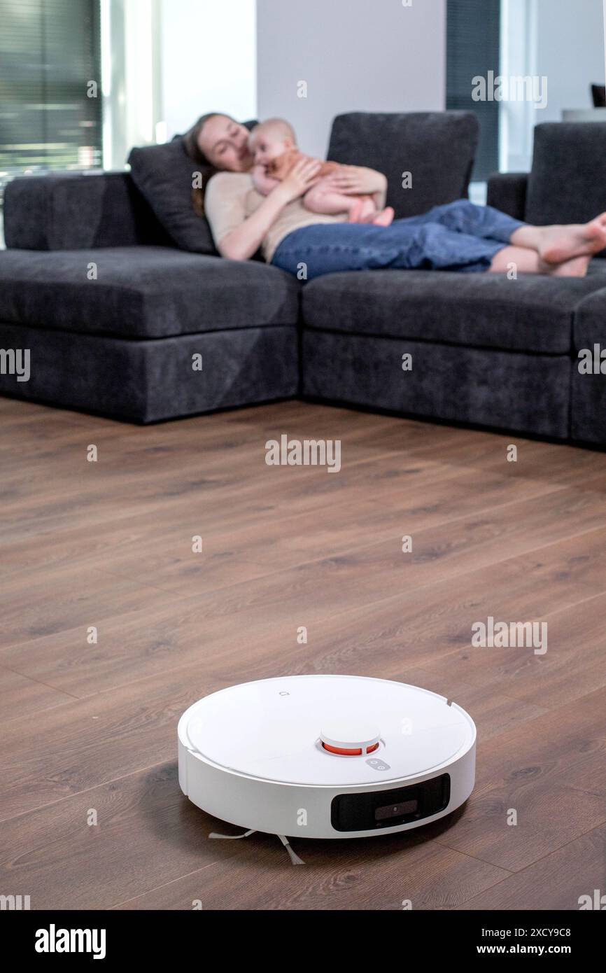 Mom robot hi-res stock photography and images - Alamy