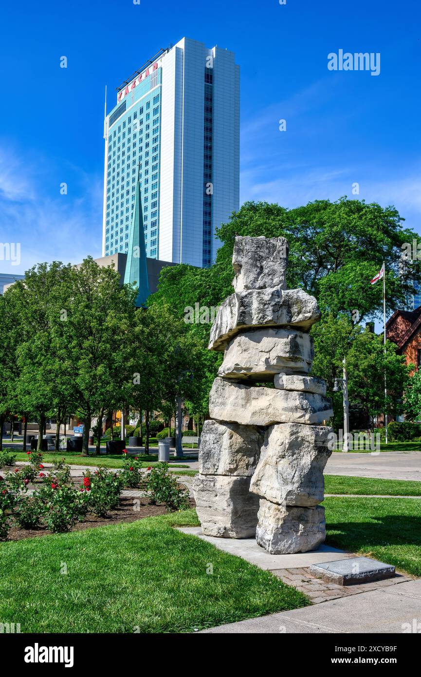 Inukshuk sculpture hi-res stock photography and images - Alamy