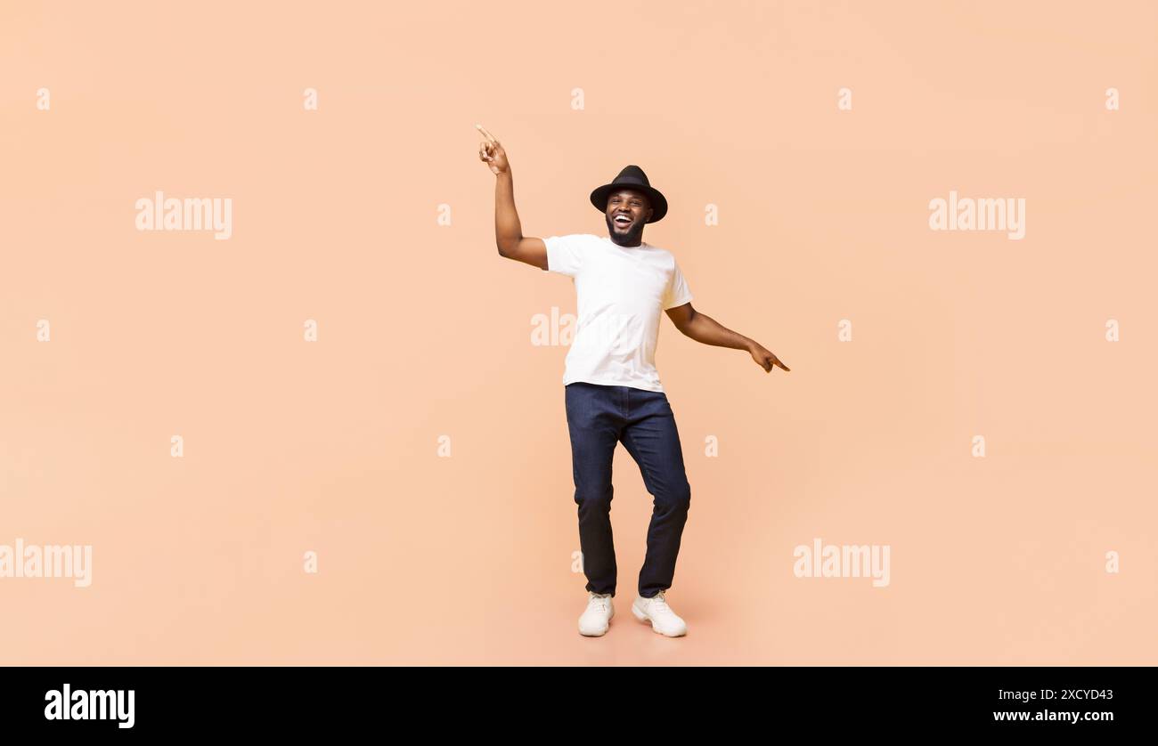 Mans dancing hi-res stock photography and images - Alamy