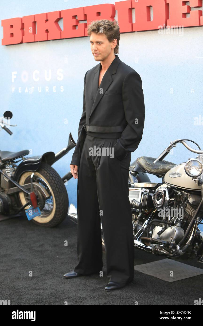 Austin Butler bei der Premiere des Kinofilms 'The Bikeriders' im TCL ...