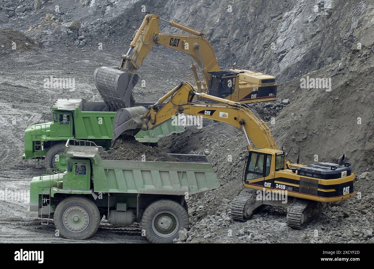 Cement plant truck loading hi-res stock photography and images - Alamy