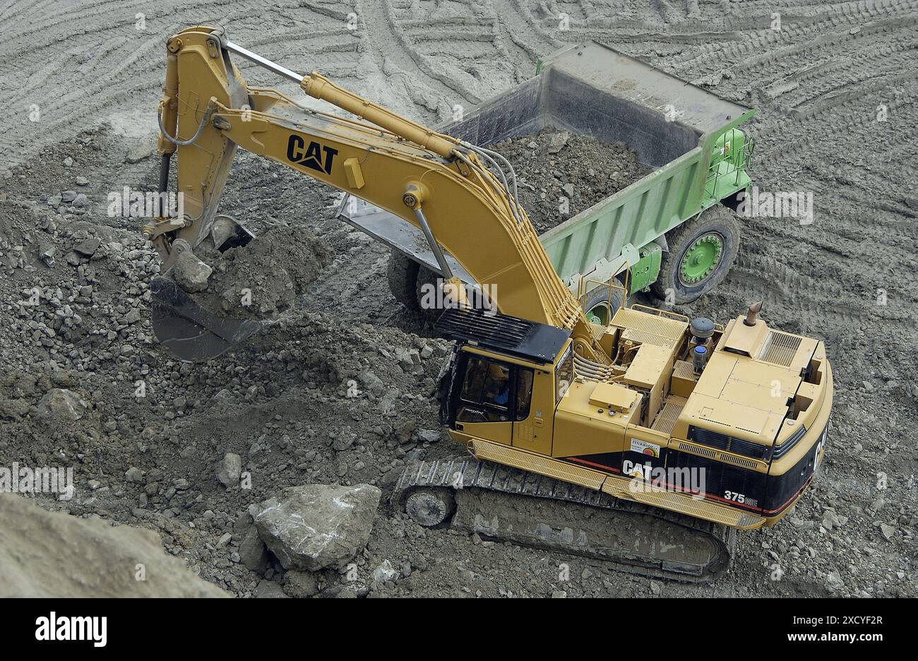 Cement plant truck loading hi-res stock photography and images - Alamy
