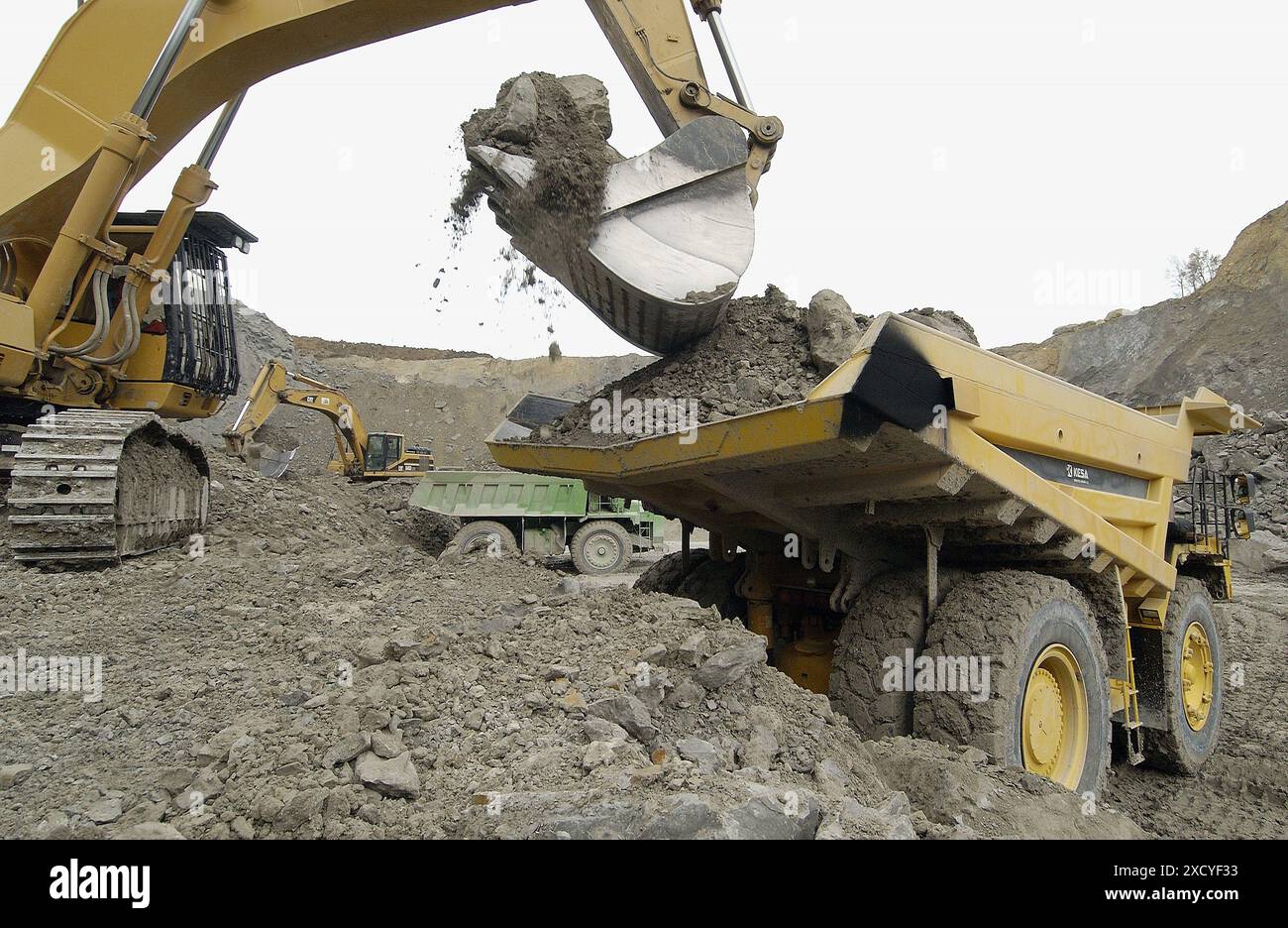 Cement plant truck loading hi-res stock photography and images - Alamy