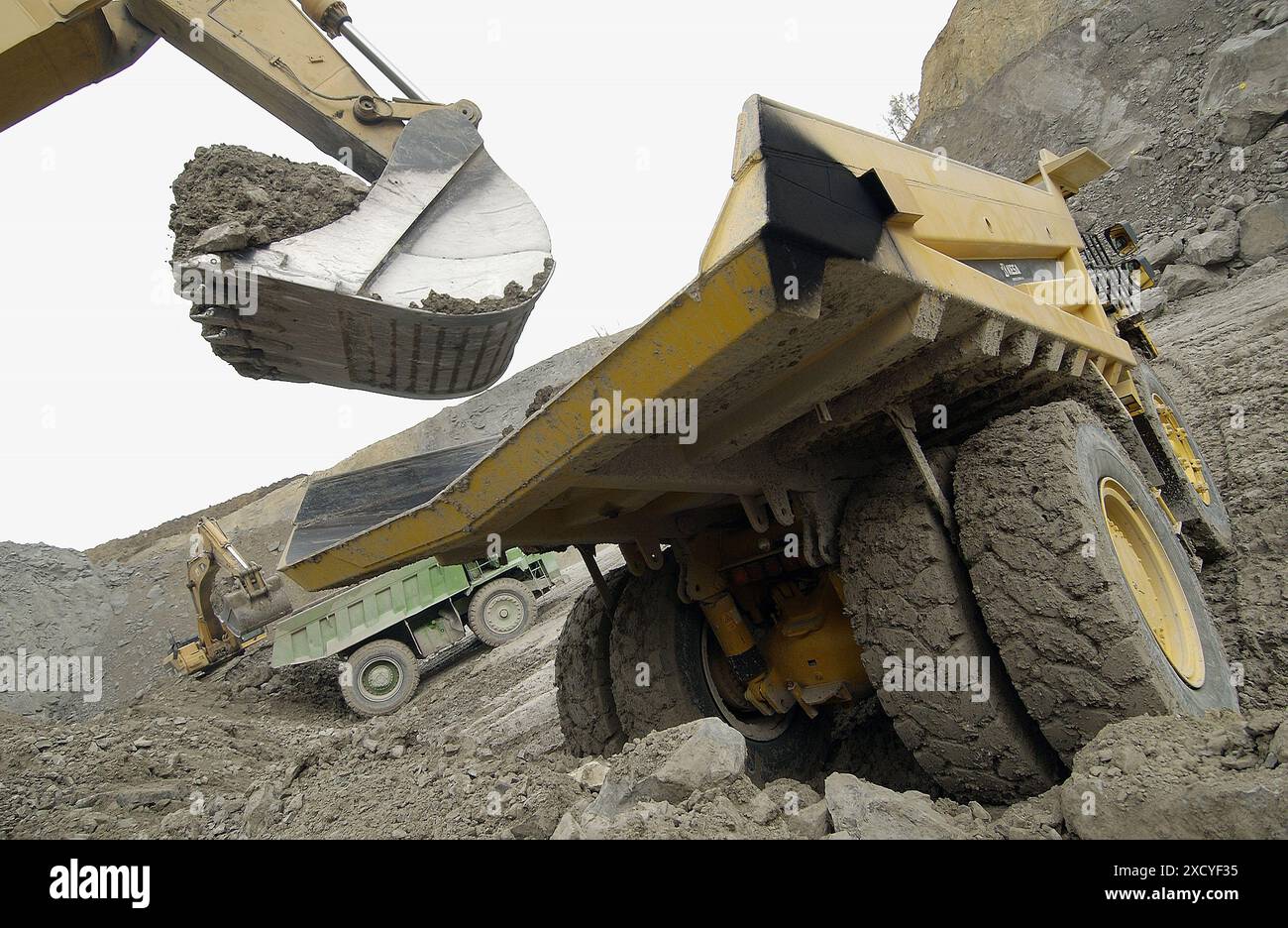 Cement plant truck loading hi-res stock photography and images - Alamy