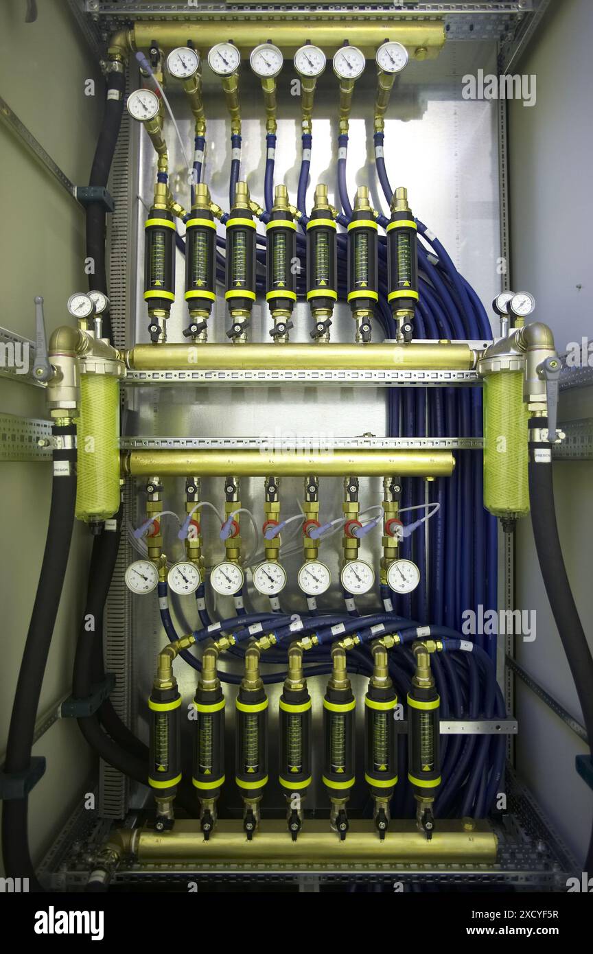 Locker with pressure valves and temperature register. Cooling system ...