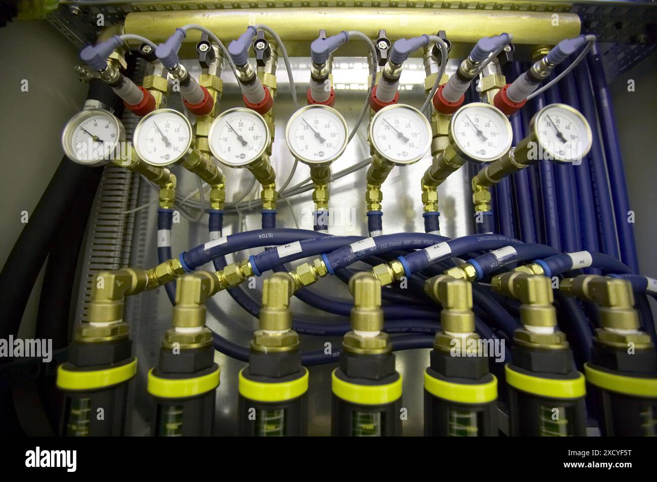 Locker with pressure valves and temperature register. Cooling system ...