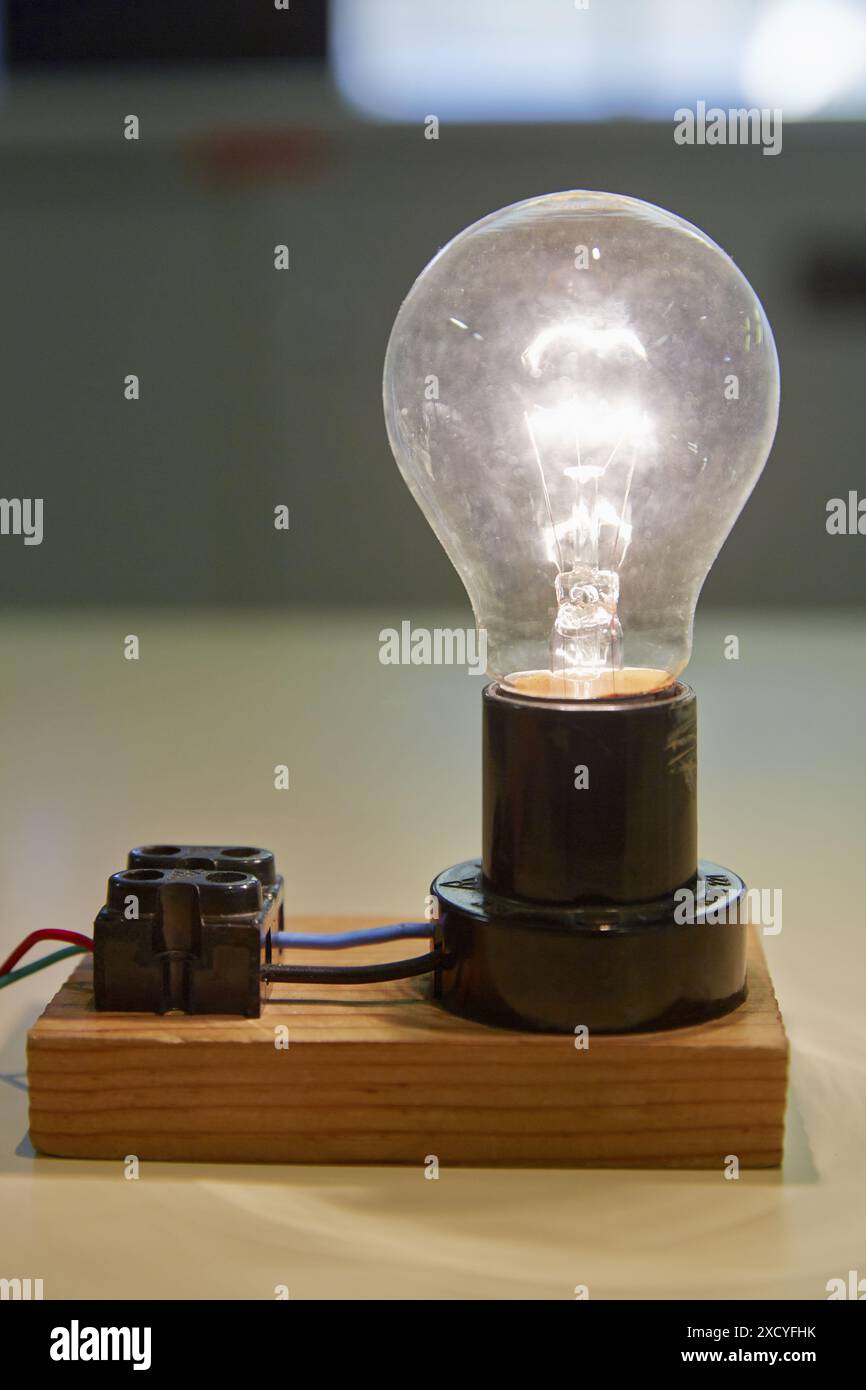 Lamp manufacture hi-res stock photography and images - Alamy