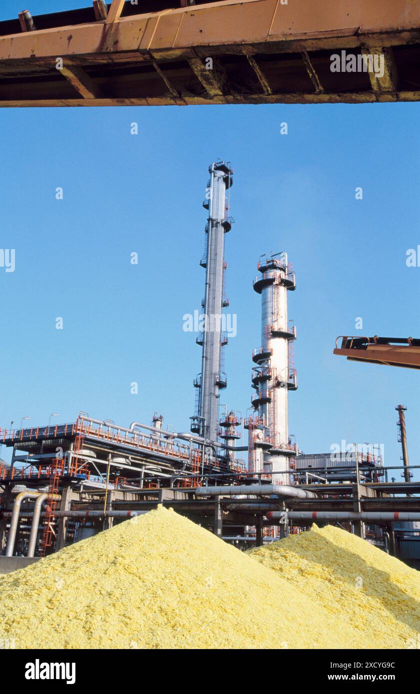 Sulphur at oil refinery. Muskiz. Biscay. Spain Stock Photo - Alamy