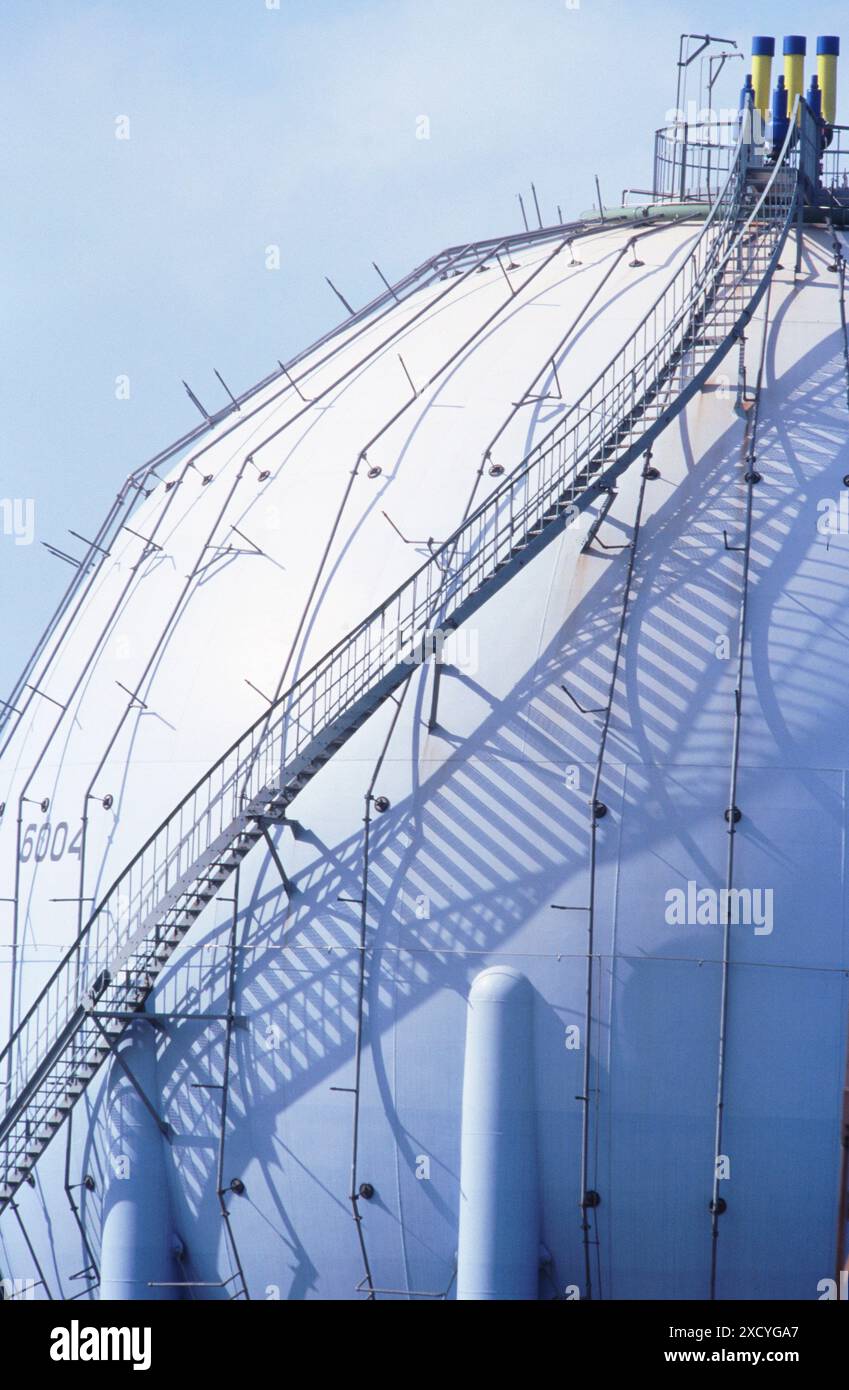 Butane gas tanks distribution plant hi-res stock photography and images ...